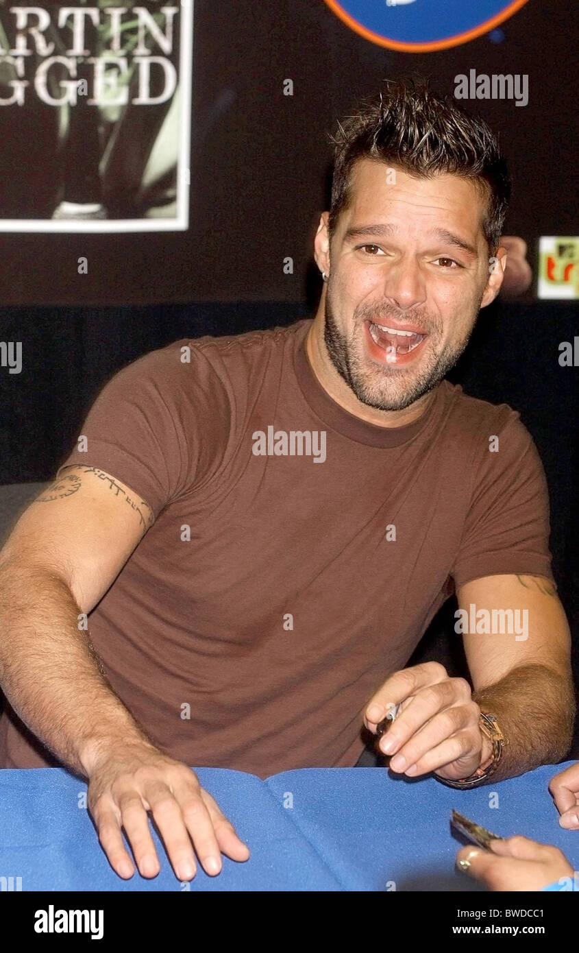 Ricky Martin: MTV Unplugged New Album Signing Stock Photo - Alamy