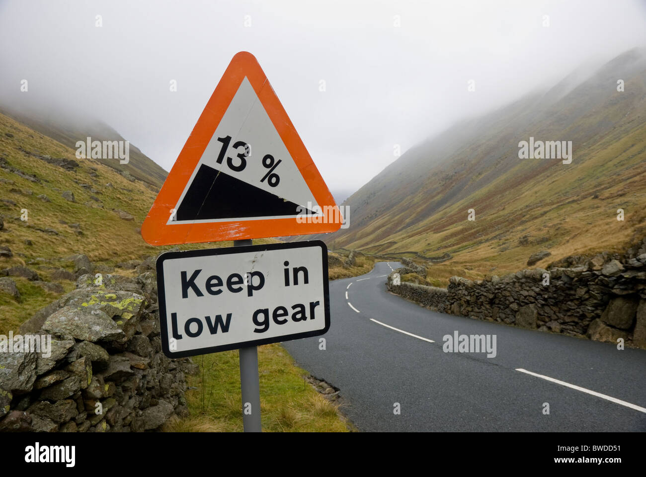 Steep hill road warning sign hi-res stock photography and images - Alamy