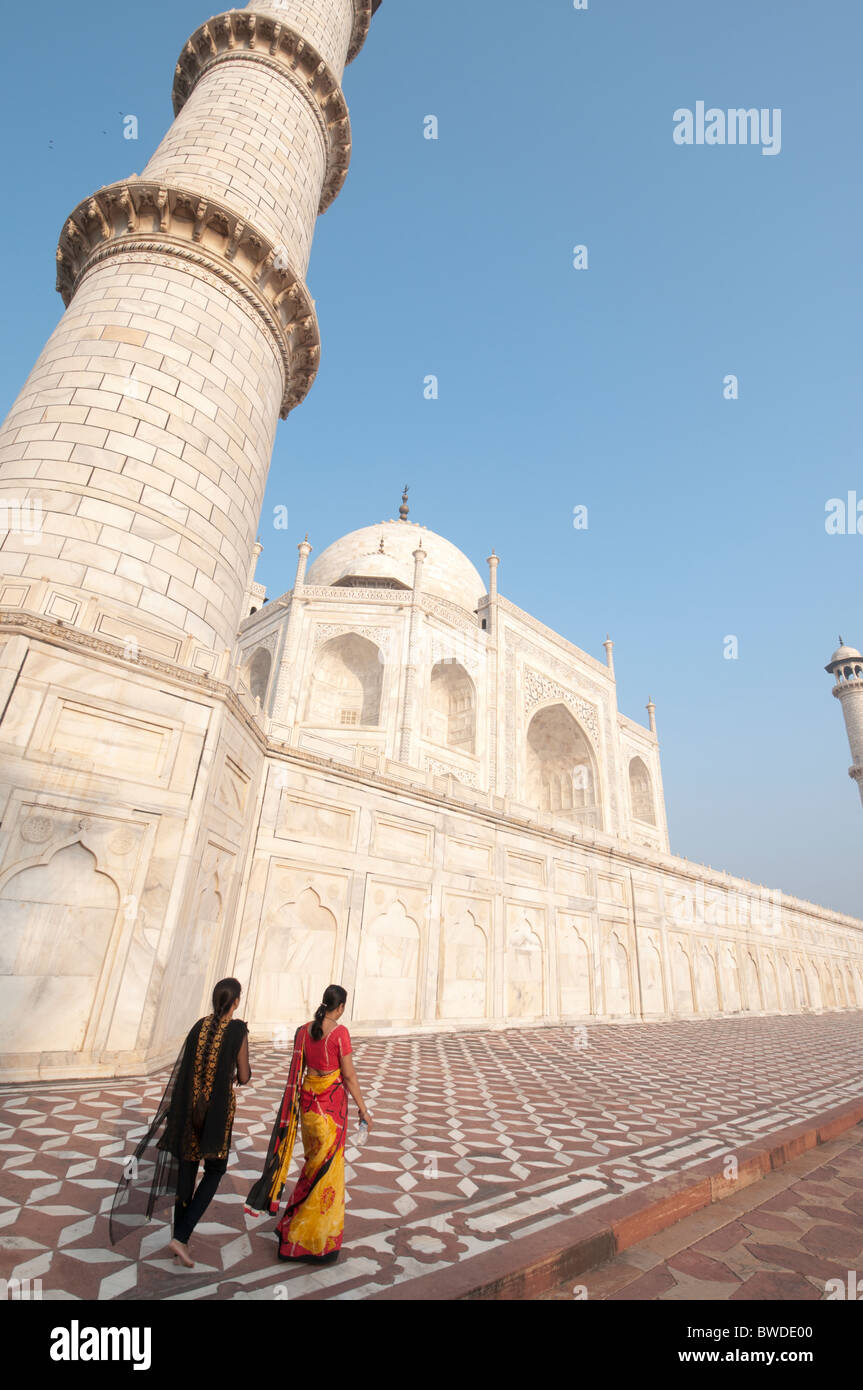 Taj Mahal Two Women Walking Stock Photo - Alamy