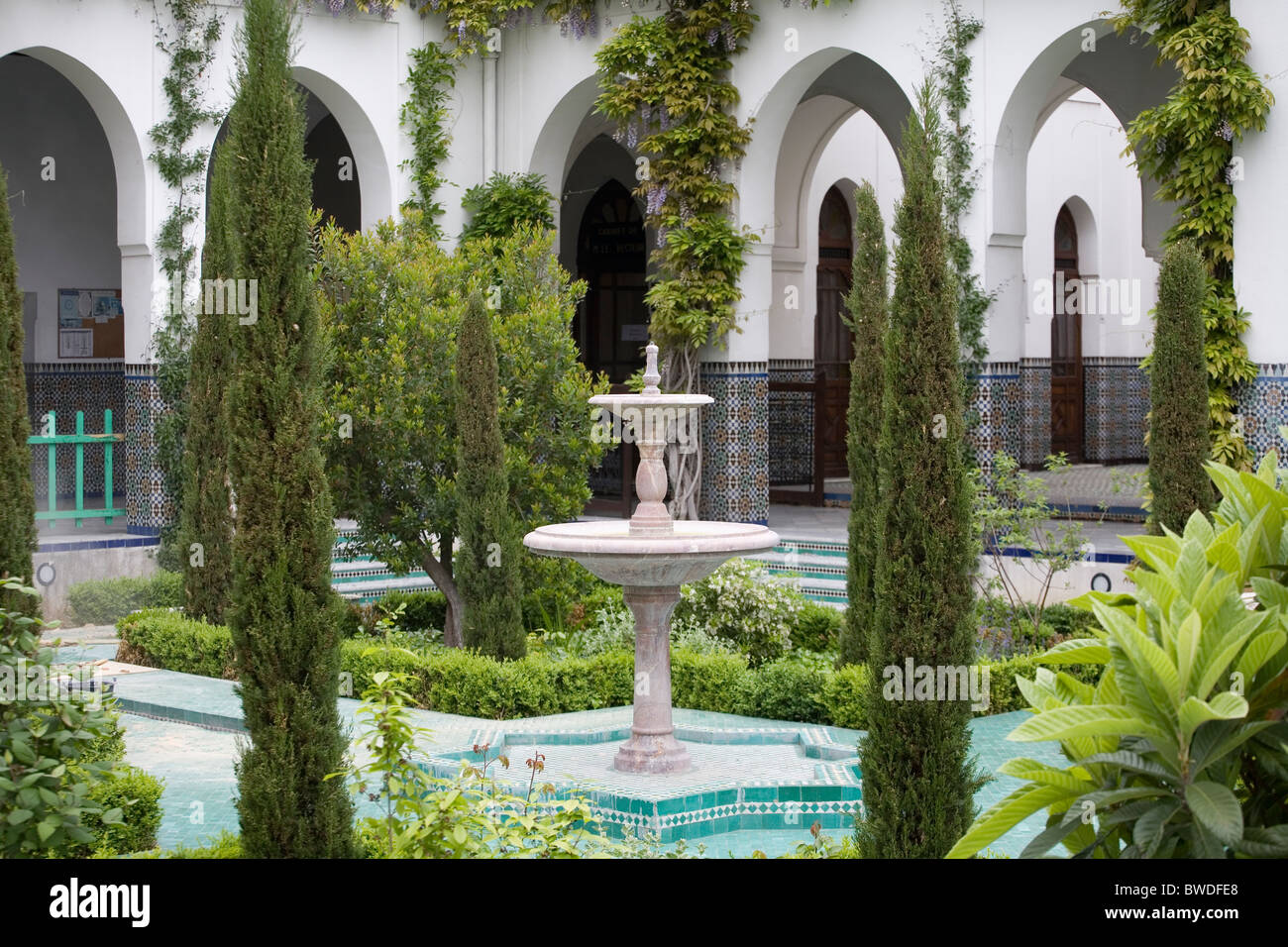 Islamic style courtyard garden tiles hi-res stock photography and ...
