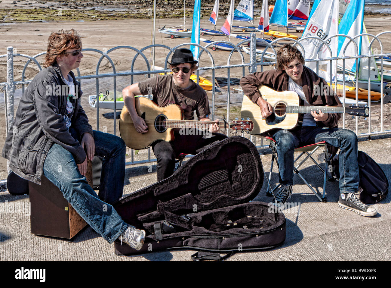 Busking guitars hi-res stock photography and images - Alamy