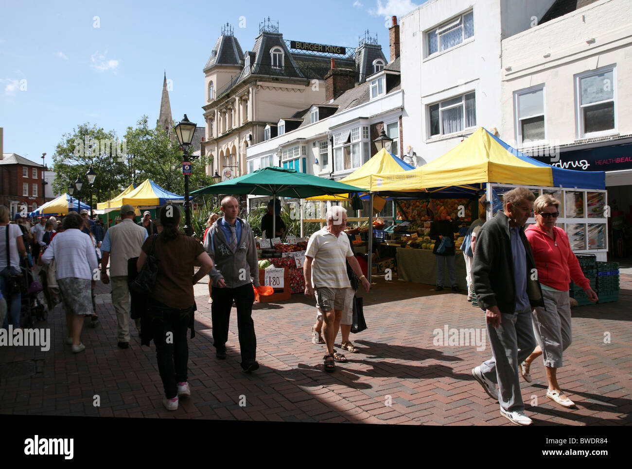 Shoppers in Poole High Street Stock Photo - Alamy