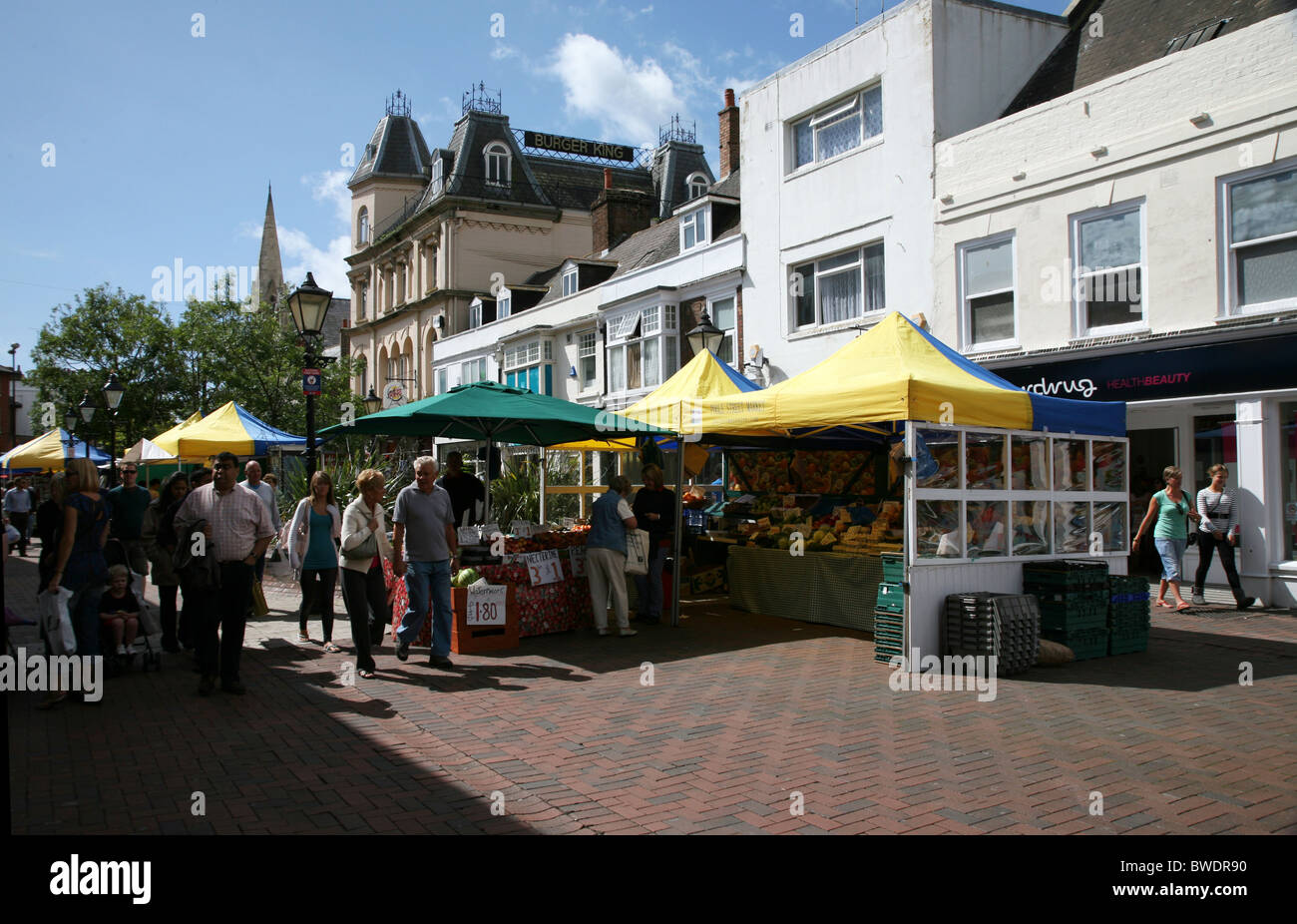 Shoppers in Poole High Street Stock Photo - Alamy