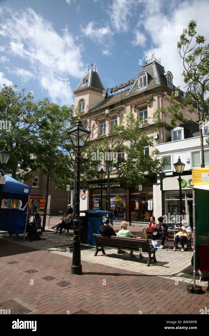 Shoppers in Poole High Street Stock Photo - Alamy