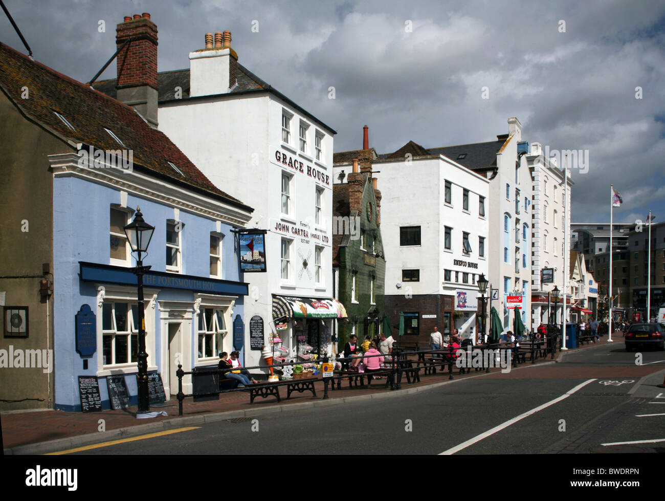 Pubs and shops line Poole Quay Stock Photo - Alamy