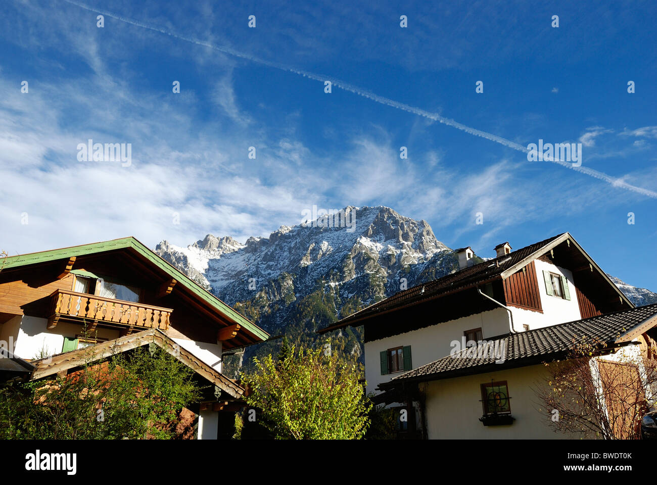 Alpine house hi-res stock photography and images - Alamy