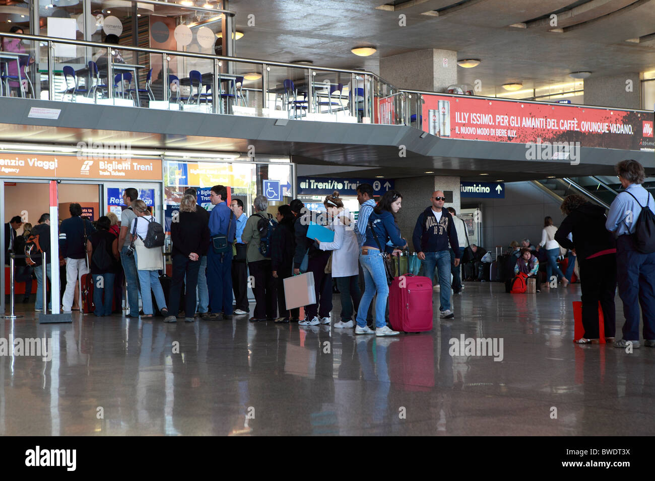 Rail passengers queuing hi-res stock photography and images - Alamy