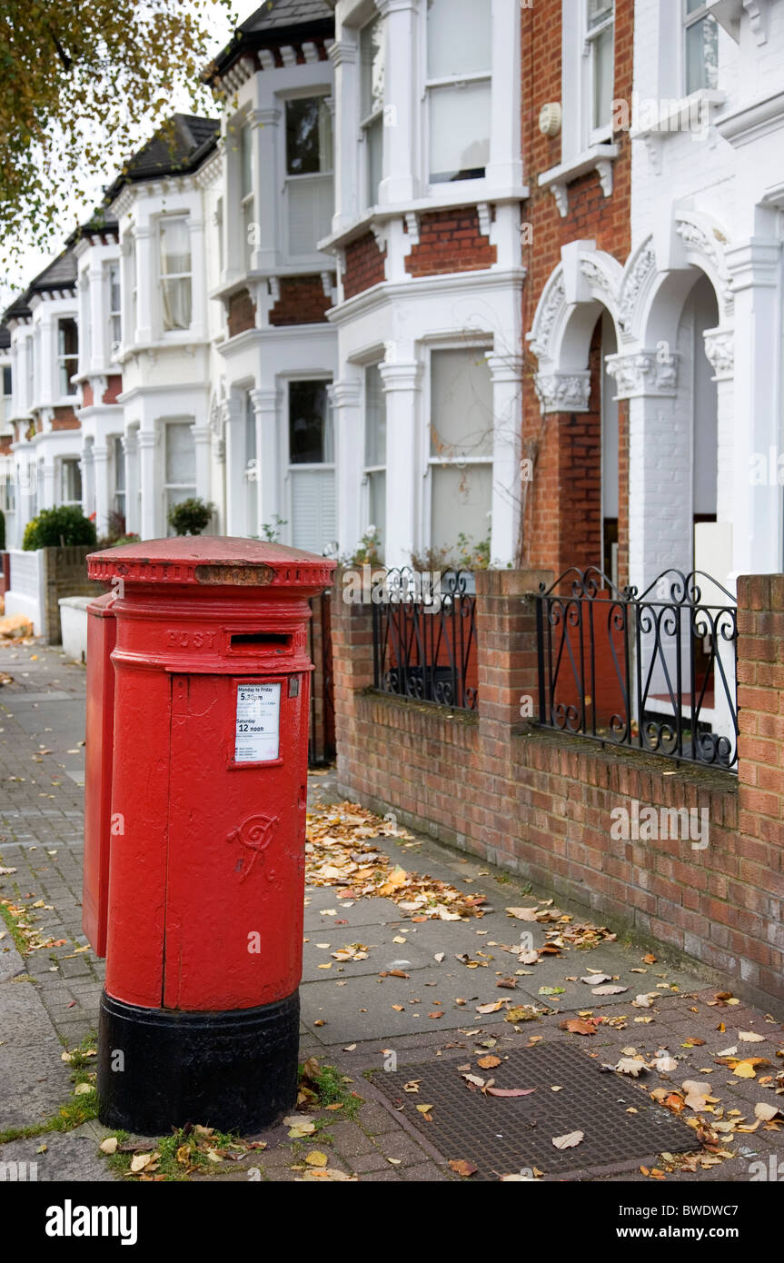 Iconic postbox hi-res stock photography and images - Alamy