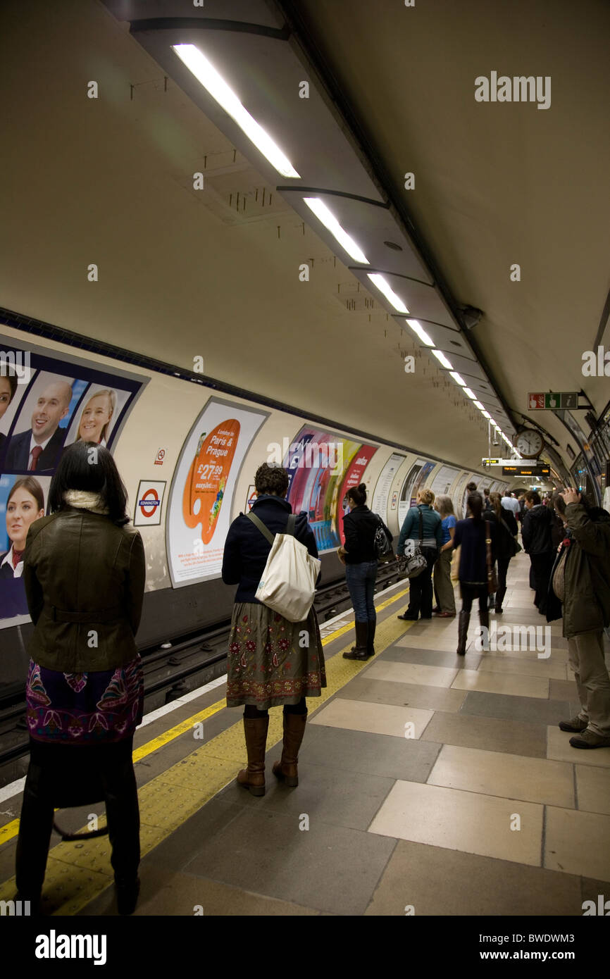 Commuters on Tube platform Stock Photo - Alamy