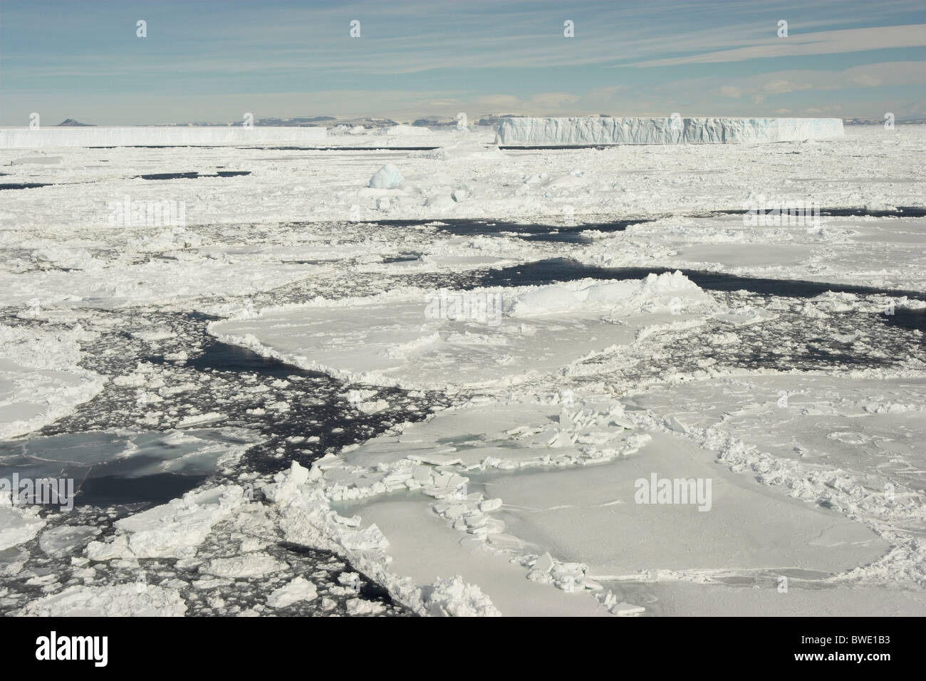 Tabular iceberg breaking hi-res stock photography and images - Alamy