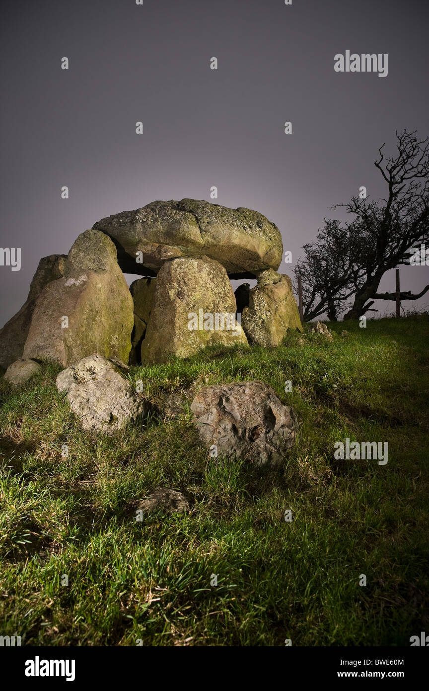 Hellstone dolmen hi-res stock photography and images - Alamy