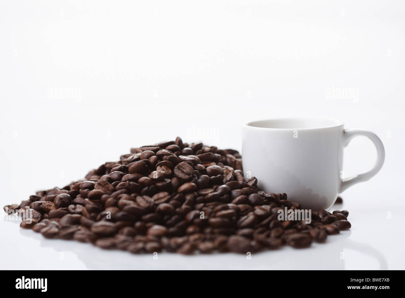 roasted coffee beans and cup Stock Photo - Alamy