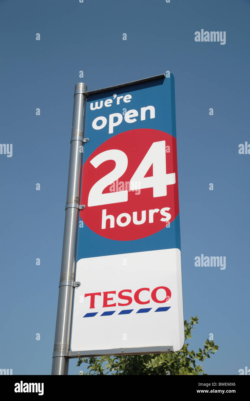 Tesco signage hi-res stock photography and images - Alamy