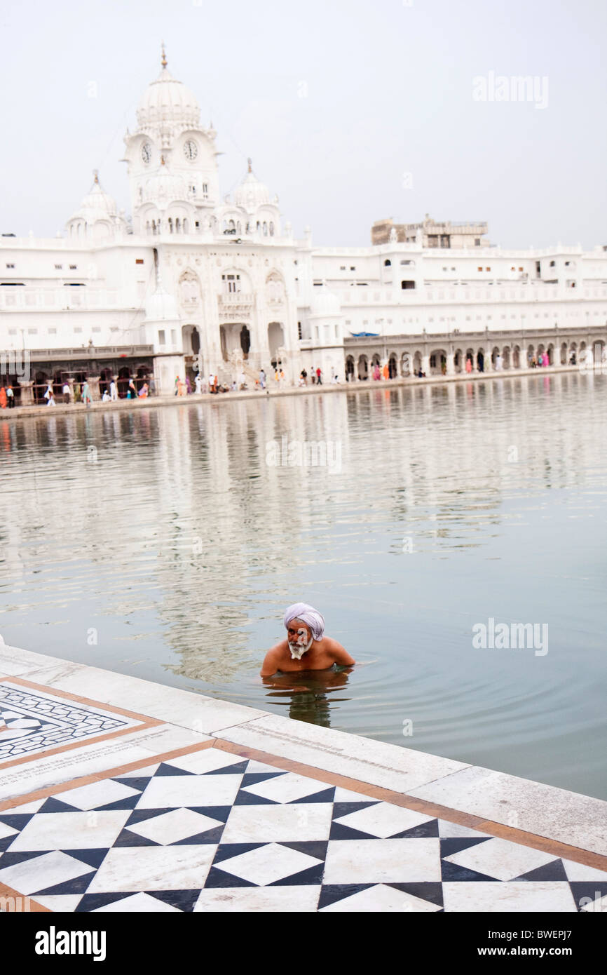 Temple bath india hi-res stock photography and images - Alamy