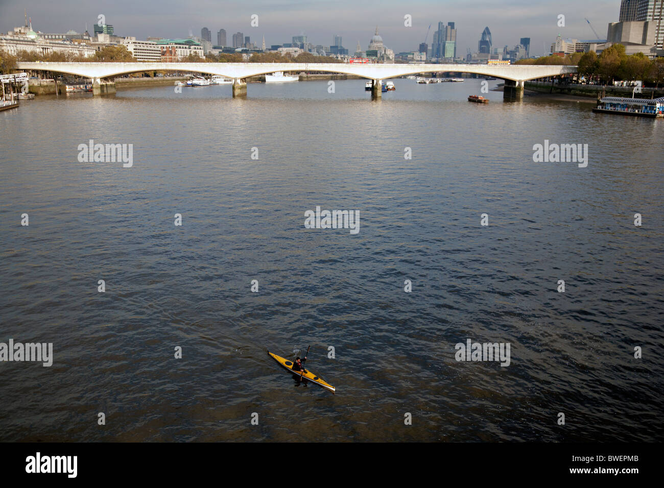 Kayak thames hi-res stock photography and images - Alamy