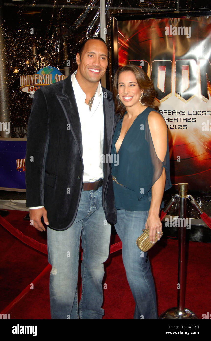 Doom 2005 dwayne johnson the rock hi-res stock photography and images ...