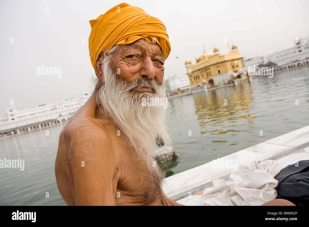 A Sikh smiling at the Golden Temple in Amritsar, Punjab, India Stock ...