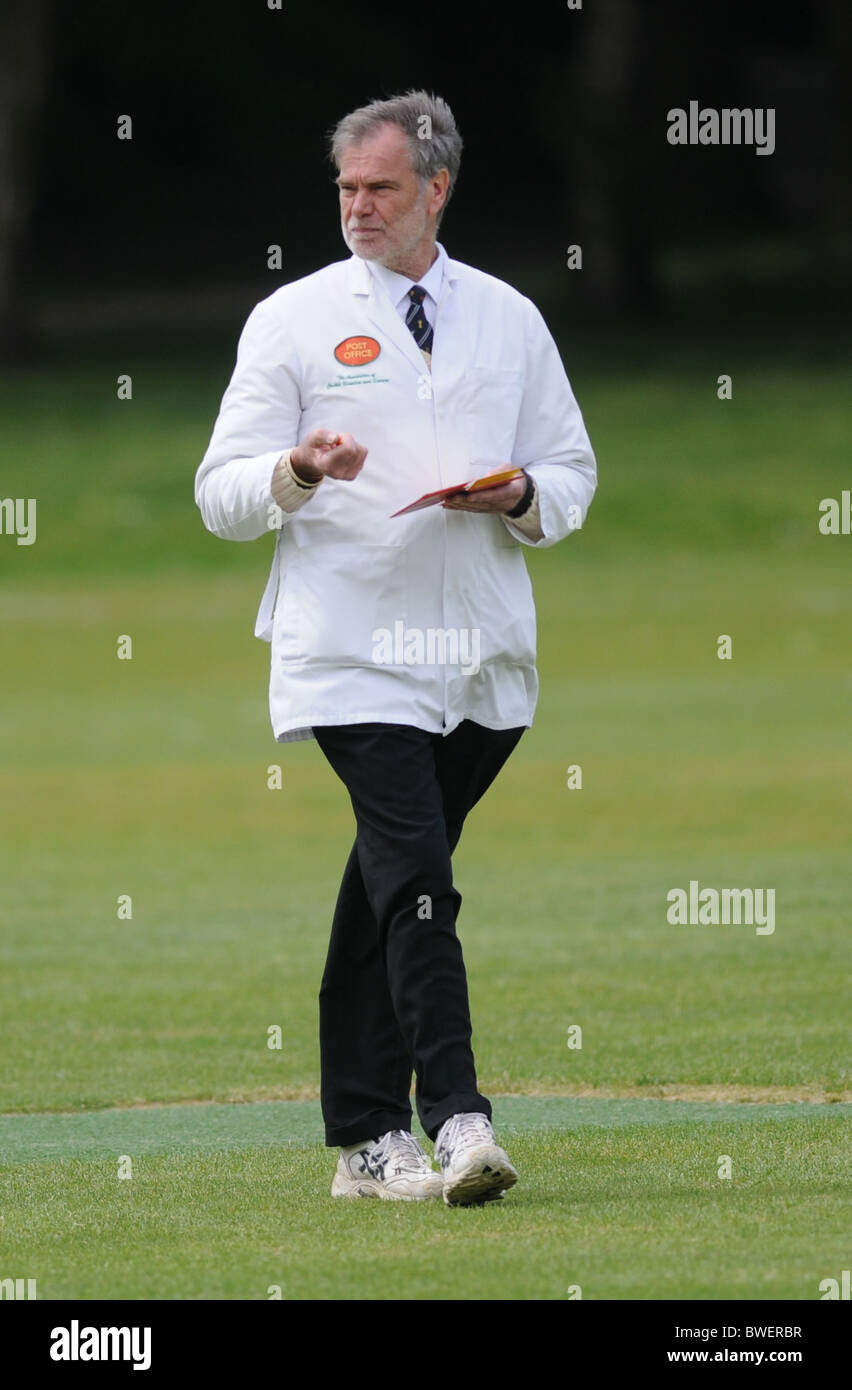 Coach umpire hi-res stock photography and images - Alamy