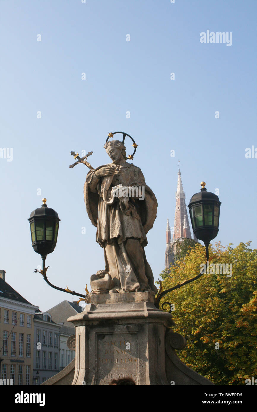 Statue halo church hi-res stock photography and images - Alamy