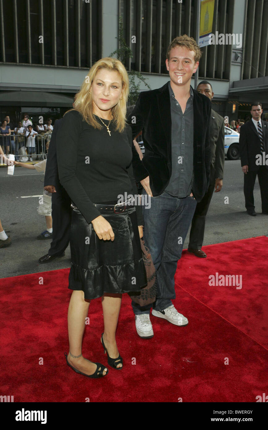 THE BAD NEWS BEARS World Premiere Stock Photo - Alamy