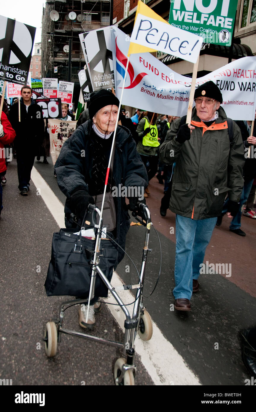 Elderly people protesting war london hi-res stock photography and ...