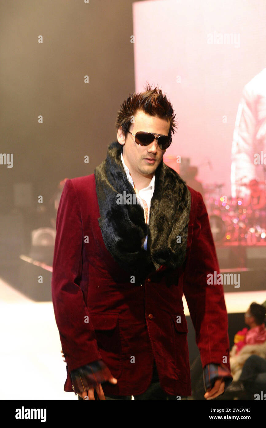 Rock & Republic Fall 2005 Revolution Fashion Show Stock Photo - Alamy