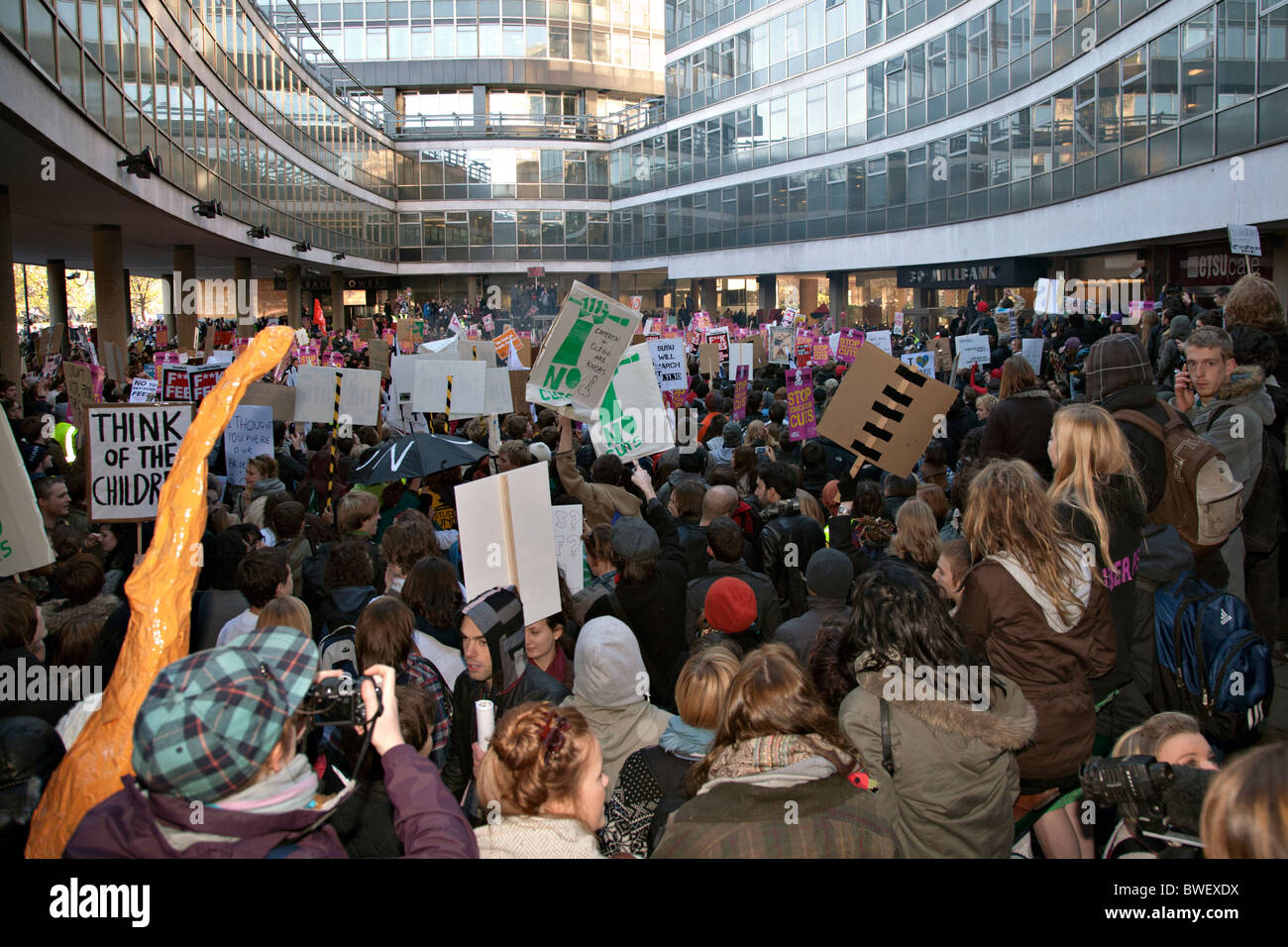 College student demonstrating hi-res stock photography and images - Alamy