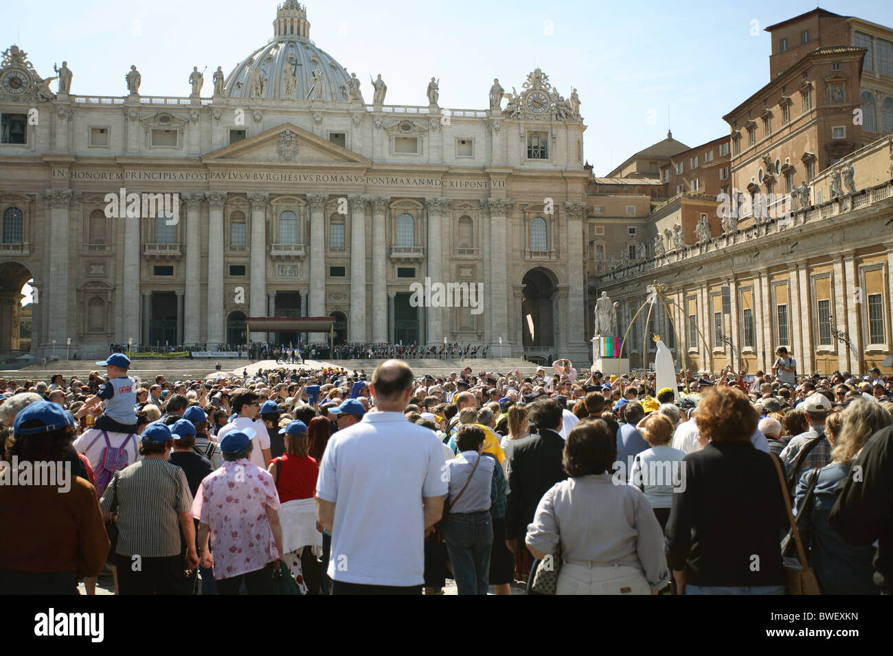 procession members at the arrival of the "Madonna of Fatima" making ...