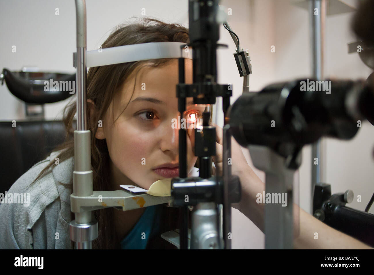Fifteen year old female girl undergoing optometric examination Stock ...