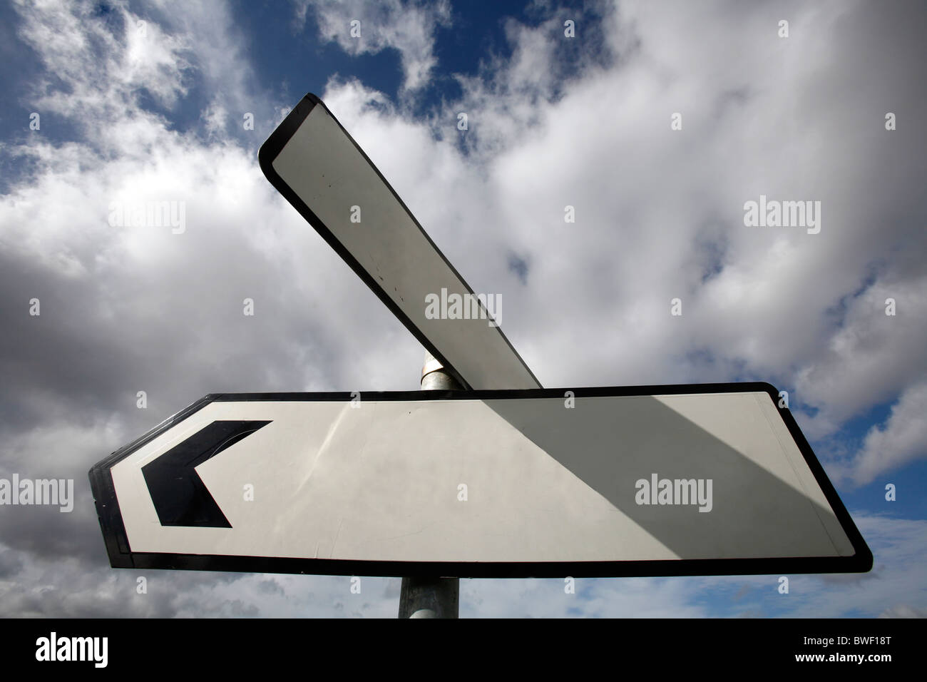 Arrow sign signs hi-res stock photography and images - Alamy