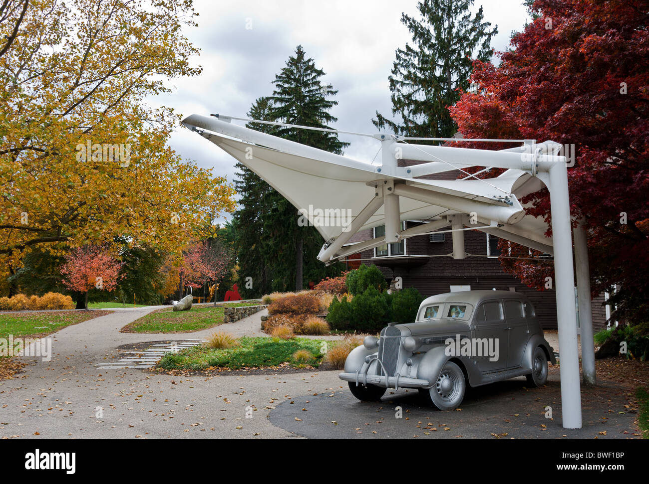 Old Car Display Stock Photo - Alamy