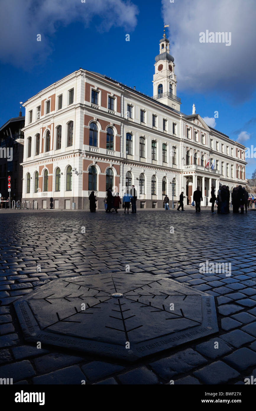 Riga city hall with a place where the first Christmas tree in the ...