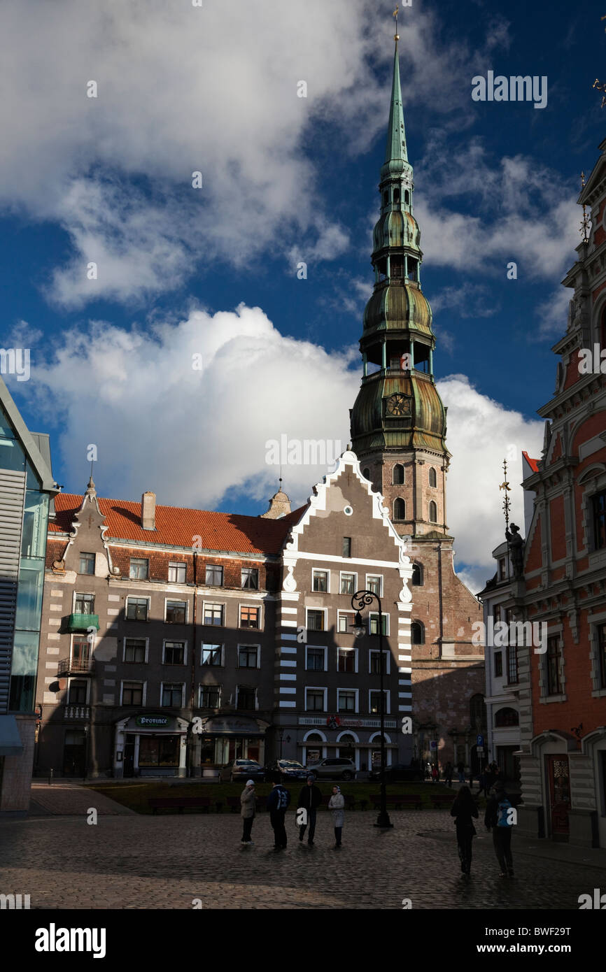 St. Peter´s Church in Town Hall Square in old town Riga Latvia Stock ...