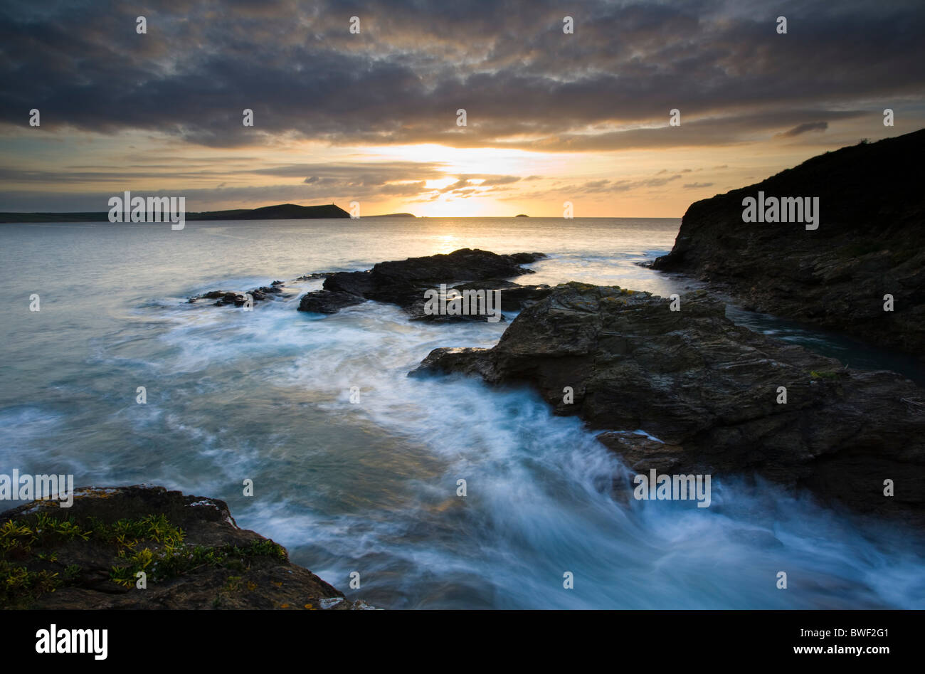 Rocks new polzeath hi-res stock photography and images - Alamy