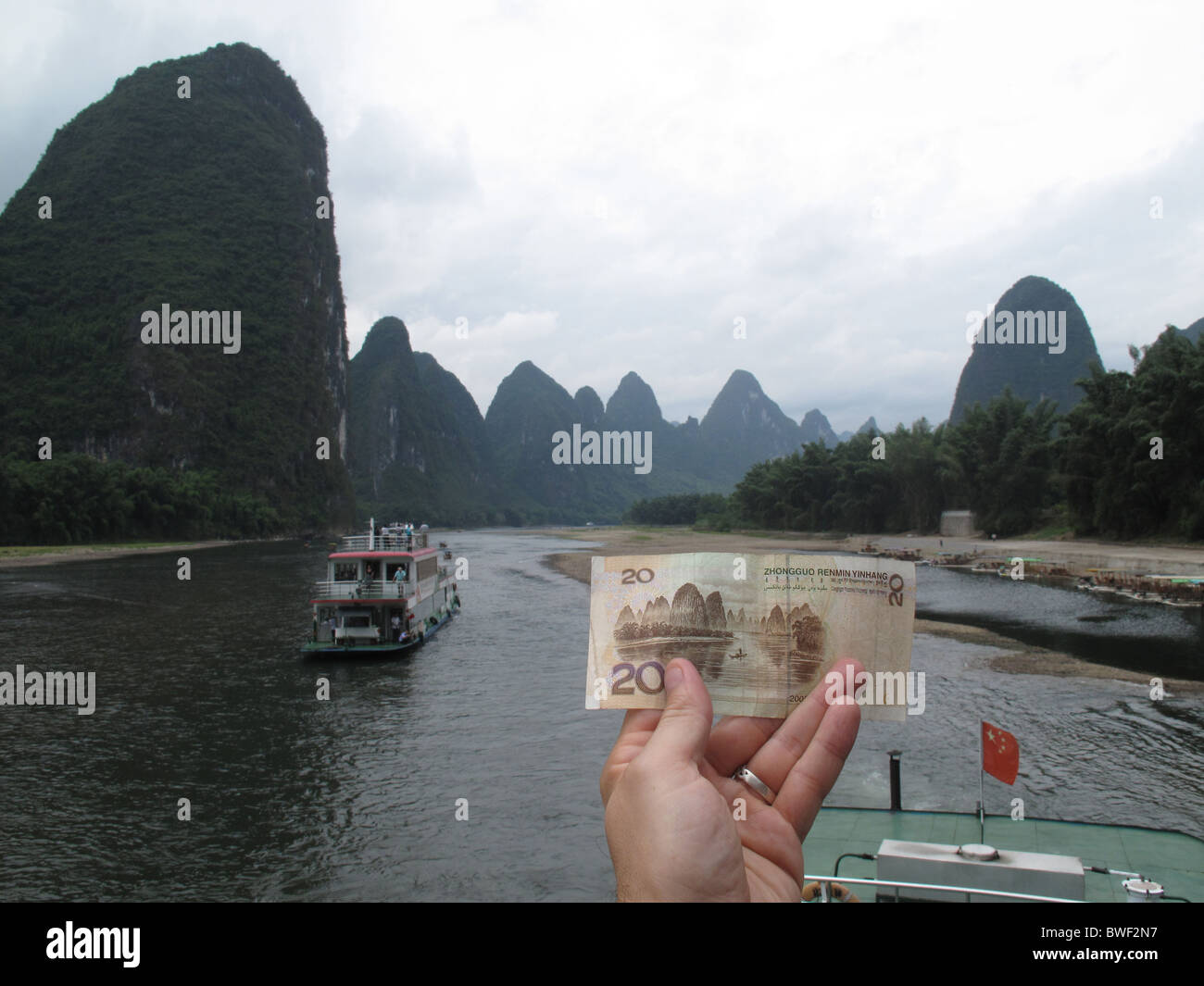 Li or Lijiang river near GUILIN, Guanxi Province, CHINA Stock Photo - Alamy
