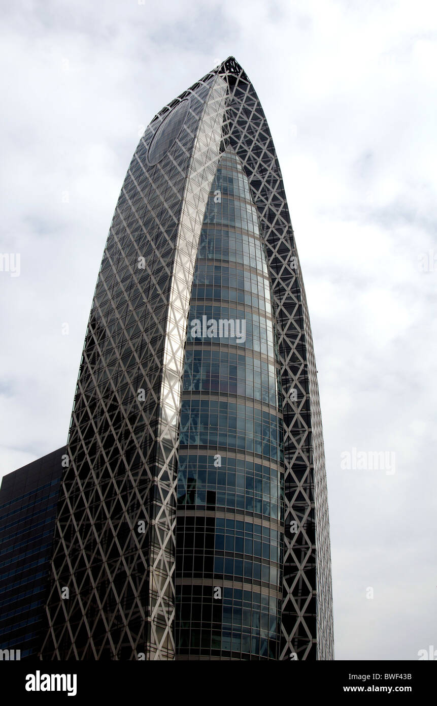 futuristic building, Mode Gakuen Cocoon Tower, Shinjuku, Tokyo, Japan ...