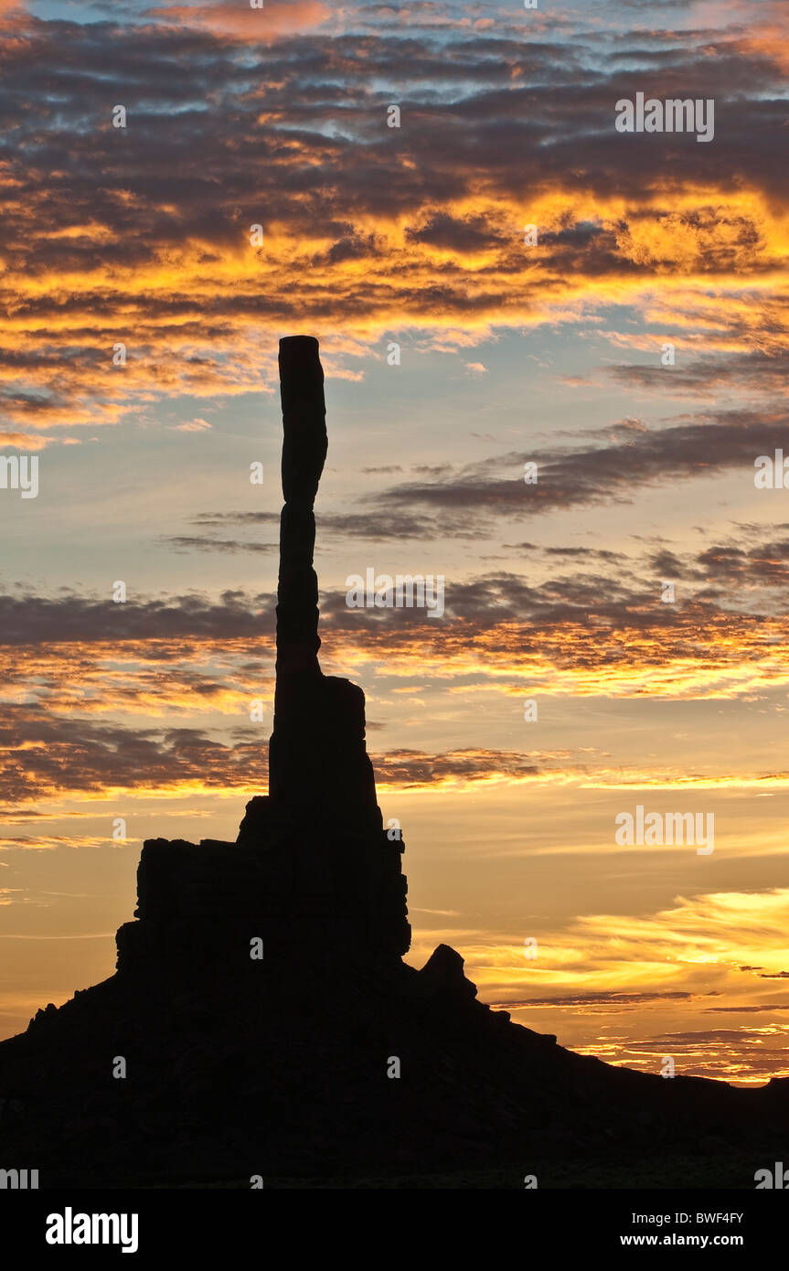 Sunrise with Totem Pole rock formation in backlight, Monument Valley ...