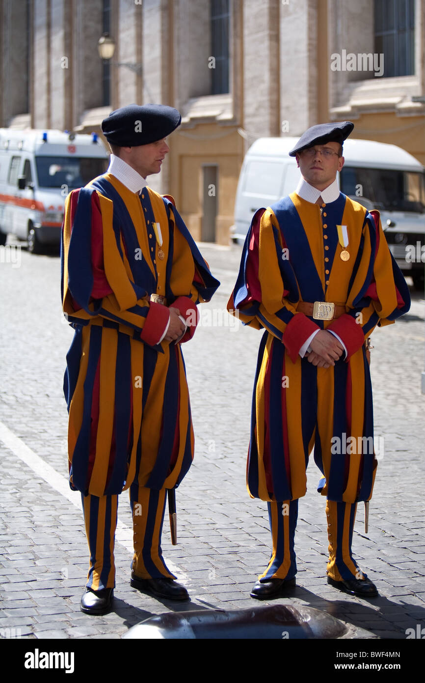 Swiss guards on duty at the Vatican Rome Italy Stock Photo - Alamy