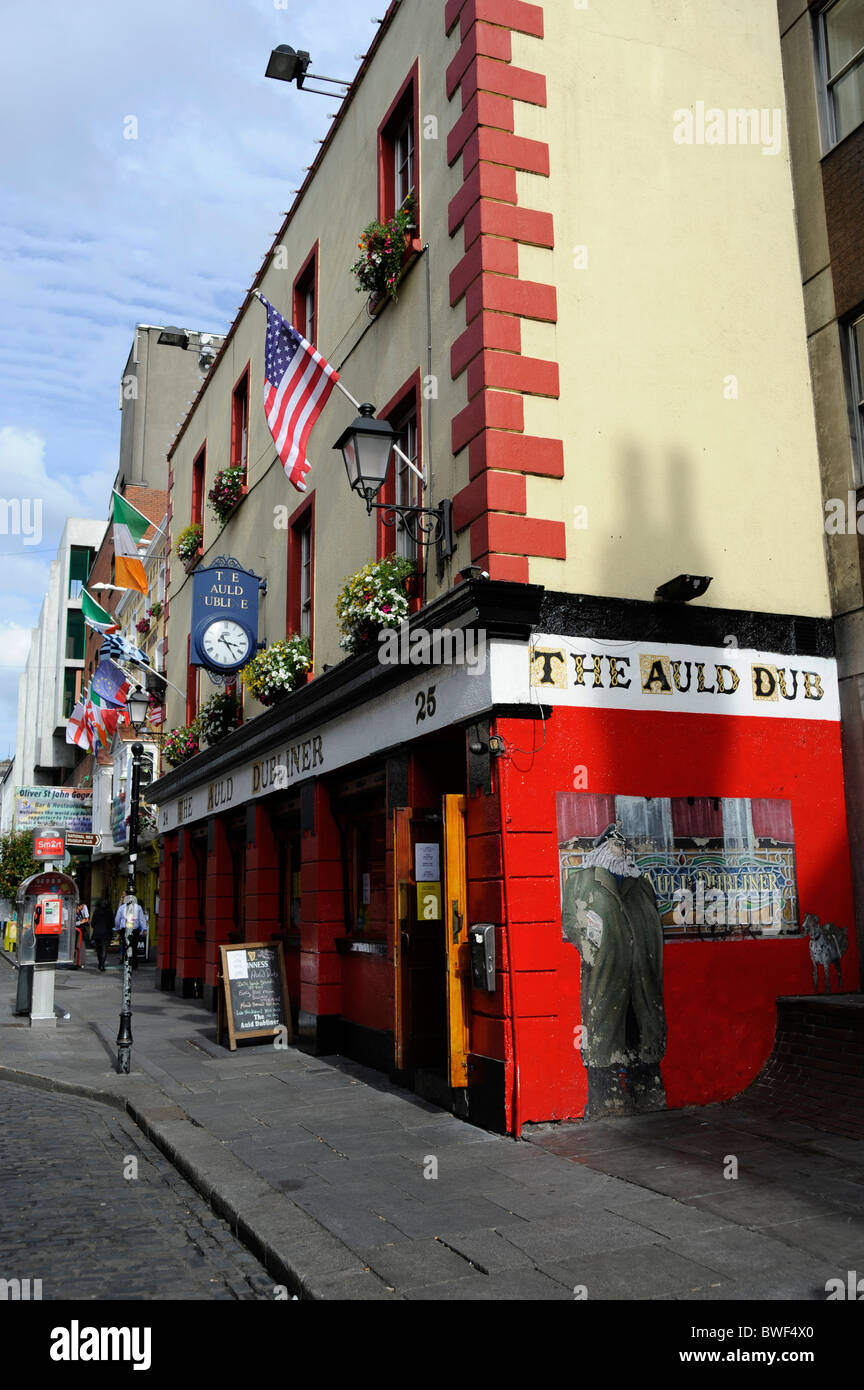 The auld dubliner pub in temple bar hi-res stock photography and images ...