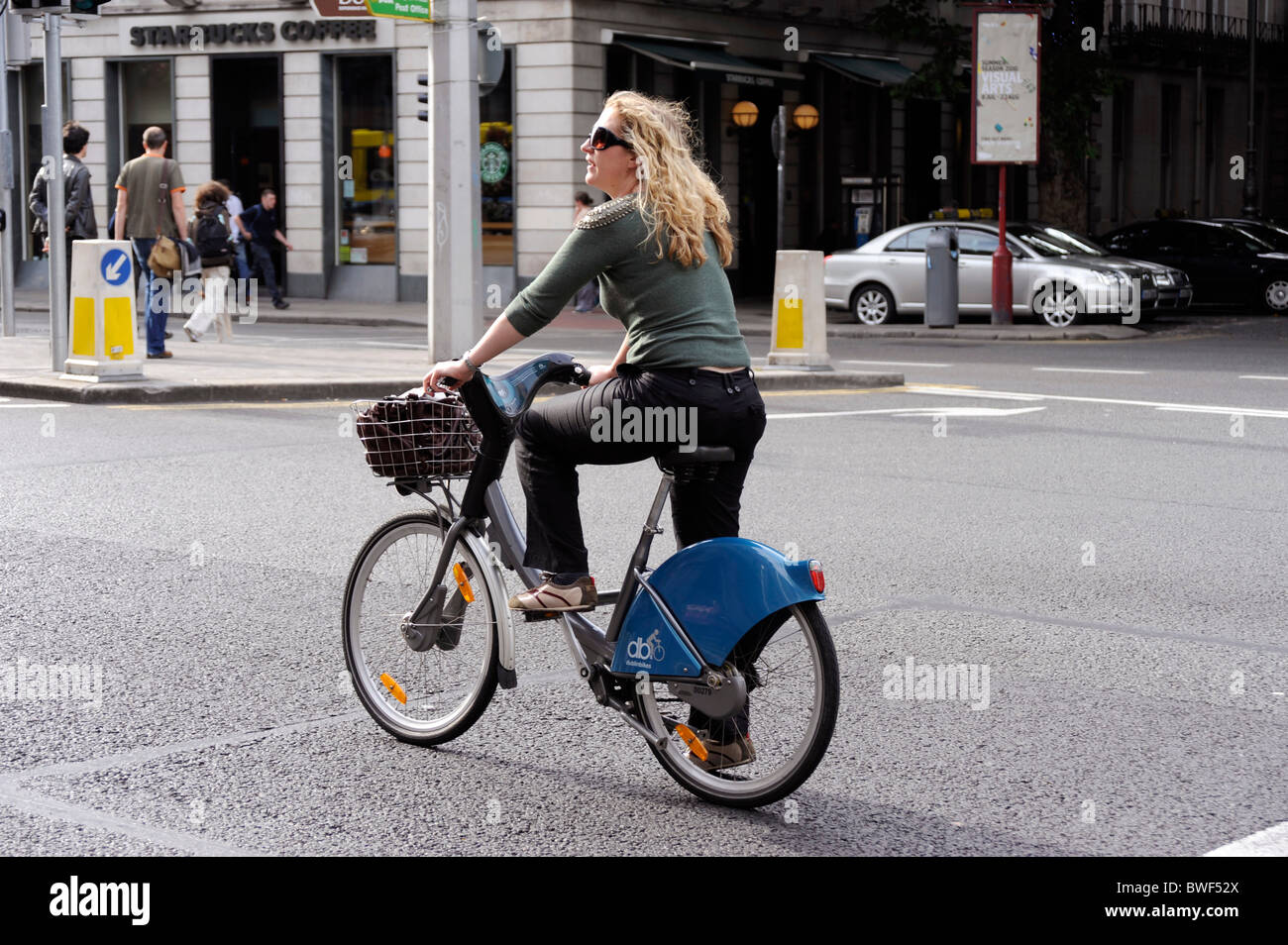 Girl in circulation with dublin city bike hi-res stock photography and ...