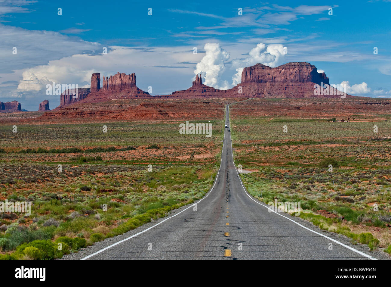 Highway 163 monument valley road hi-res stock photography and images ...