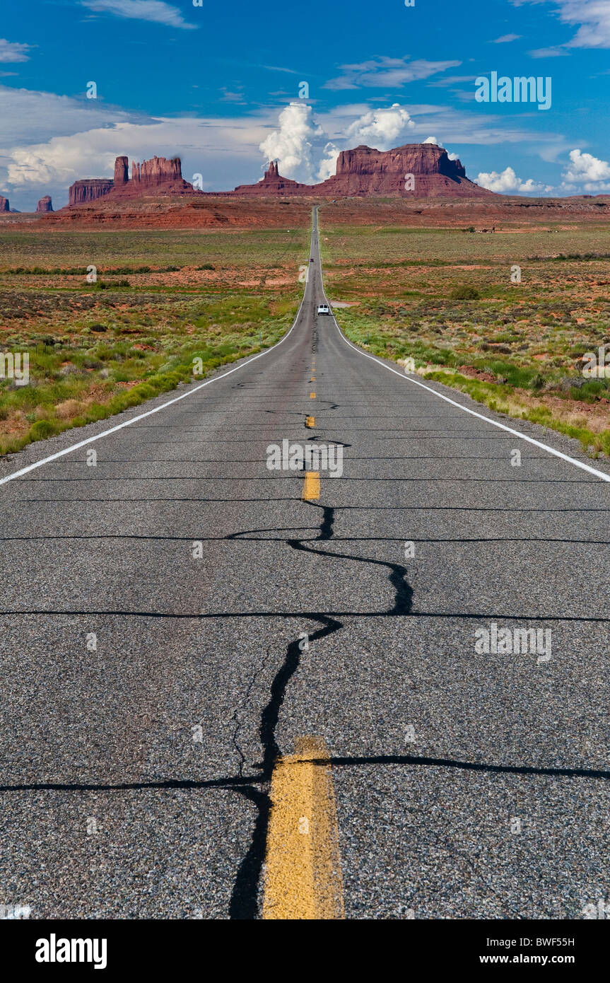 Highway 163 monument valley road hi-res stock photography and images ...