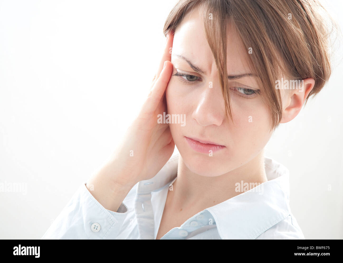 woman looking worried Stock Photo - Alamy
