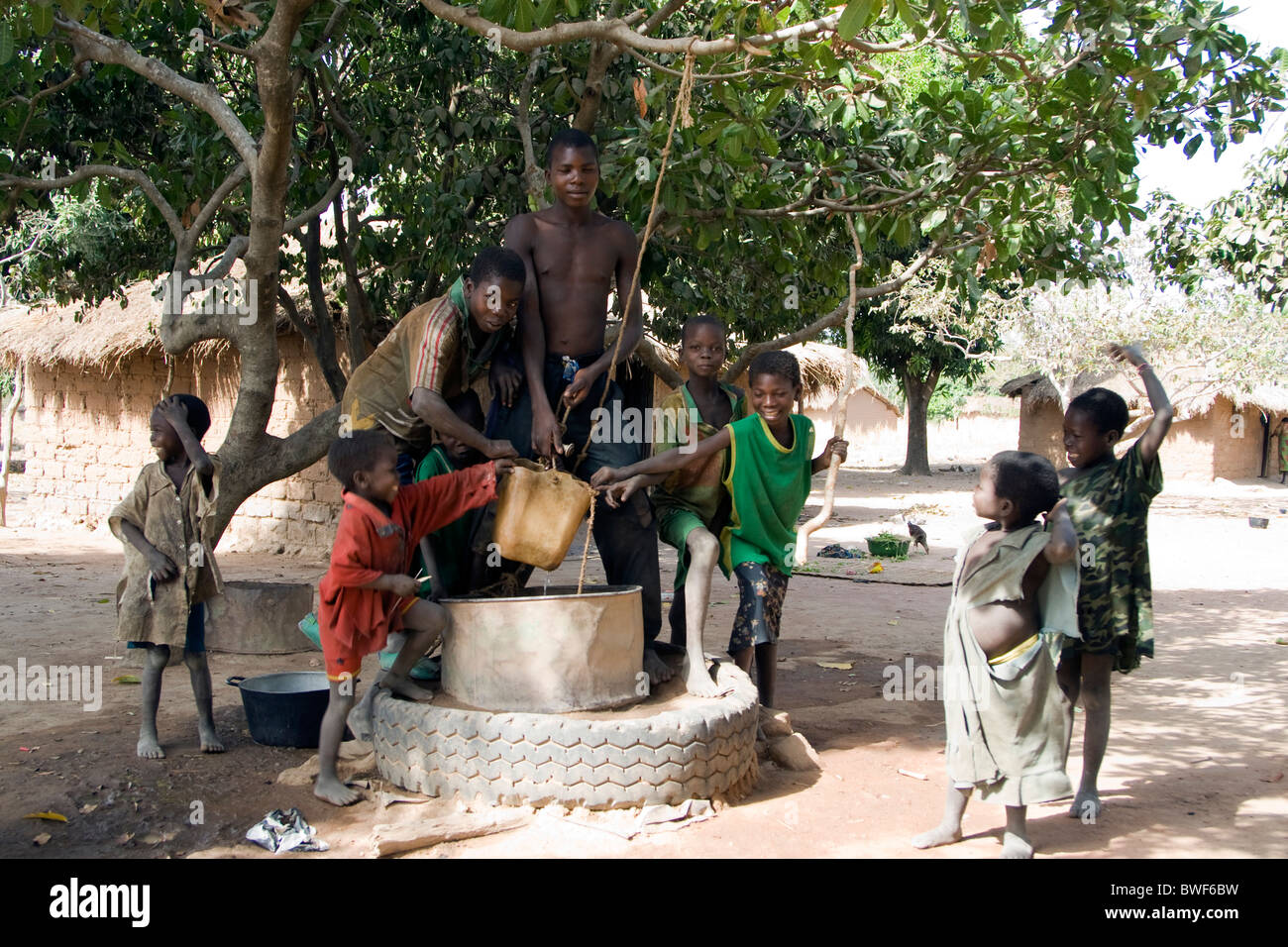 Drawing water from a well hi-res stock photography and images - Alamy