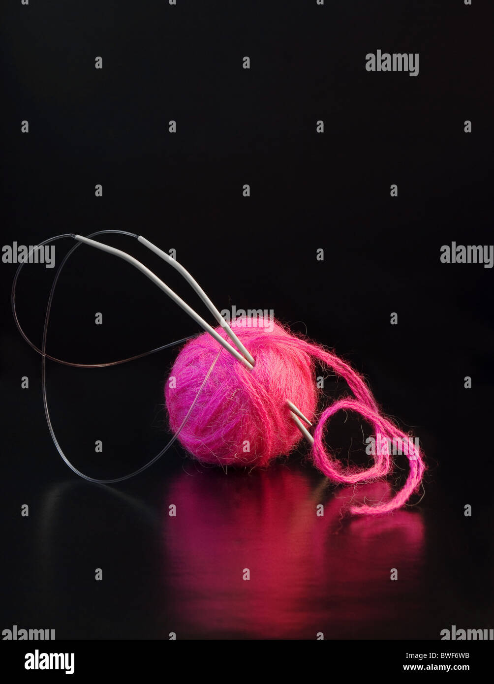 Pink yarn ball and needles Stock Photo - Alamy