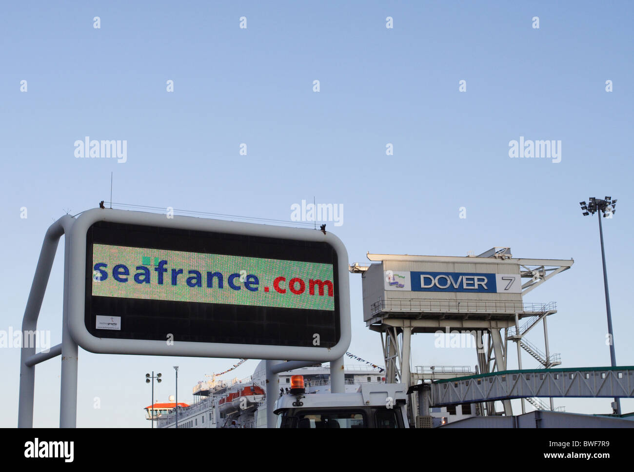 Port of dover and sign hi-res stock photography and images - Alamy