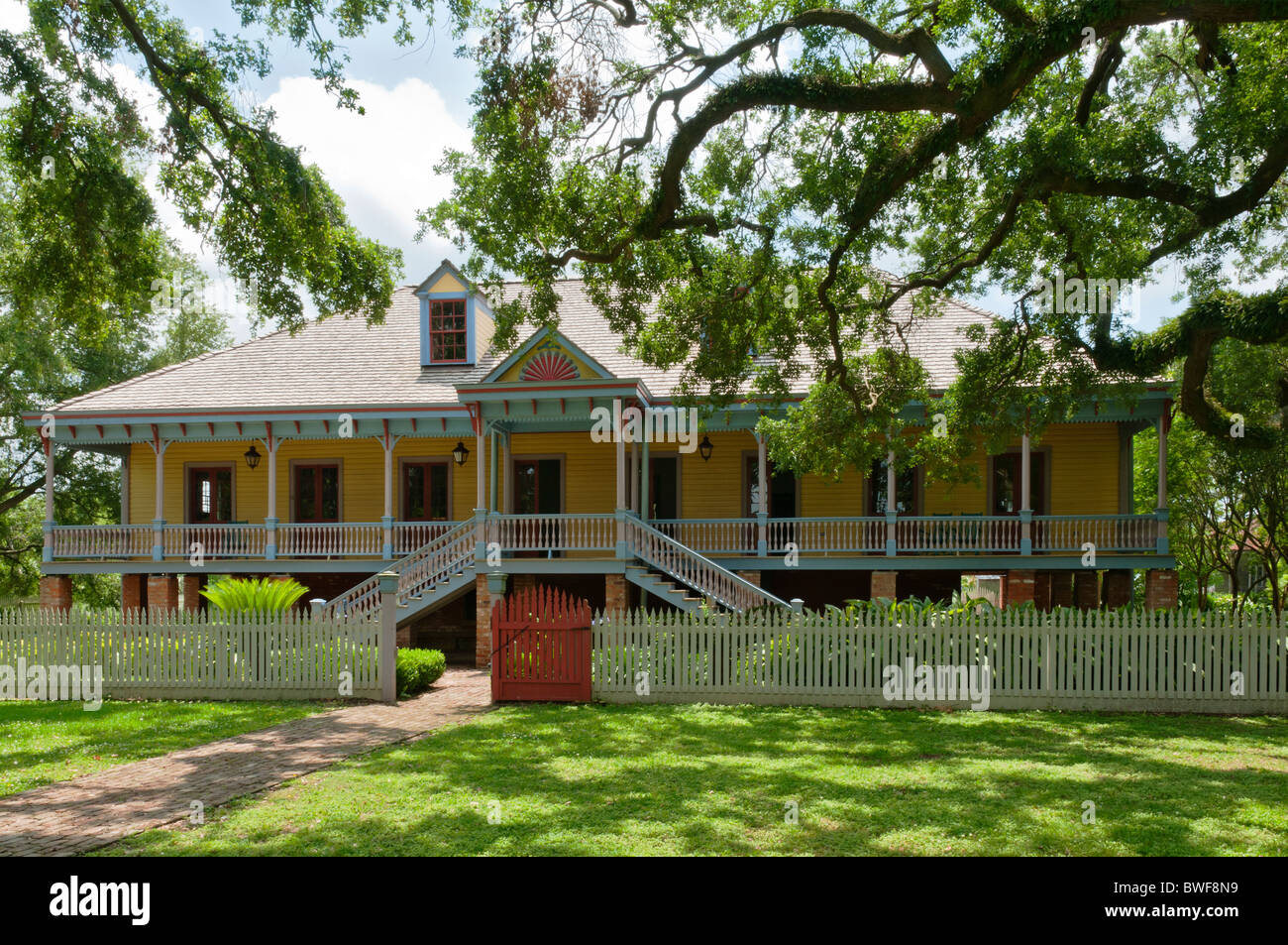 Louisiana plantation hi-res stock photography and images - Alamy