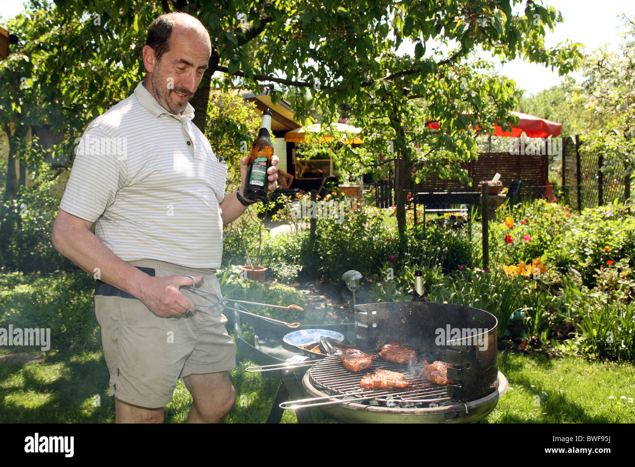 A man grilling Stock Photo - Alamy