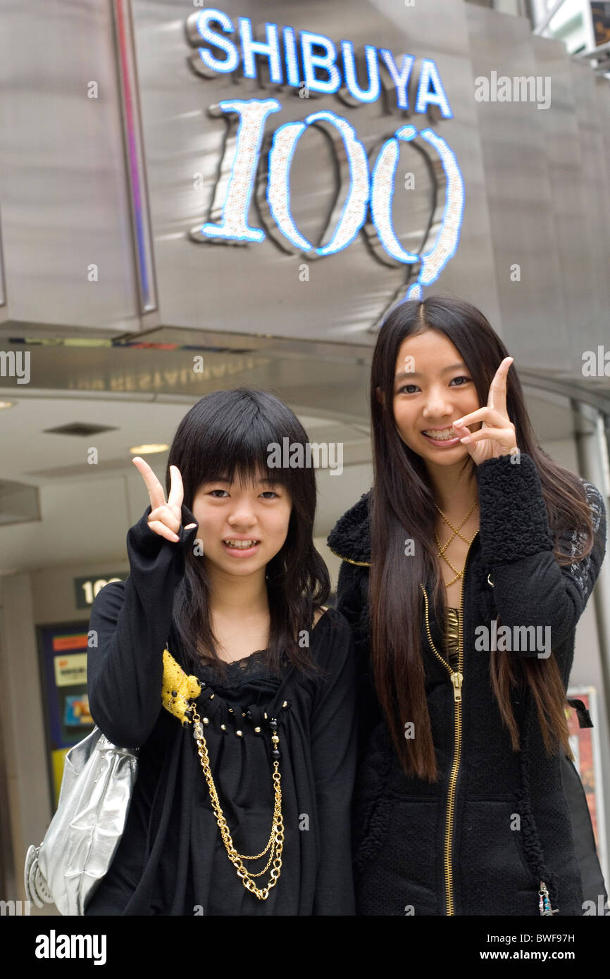 Two young Japanese women, Tokyo, Japan Stock Photo - Alamy