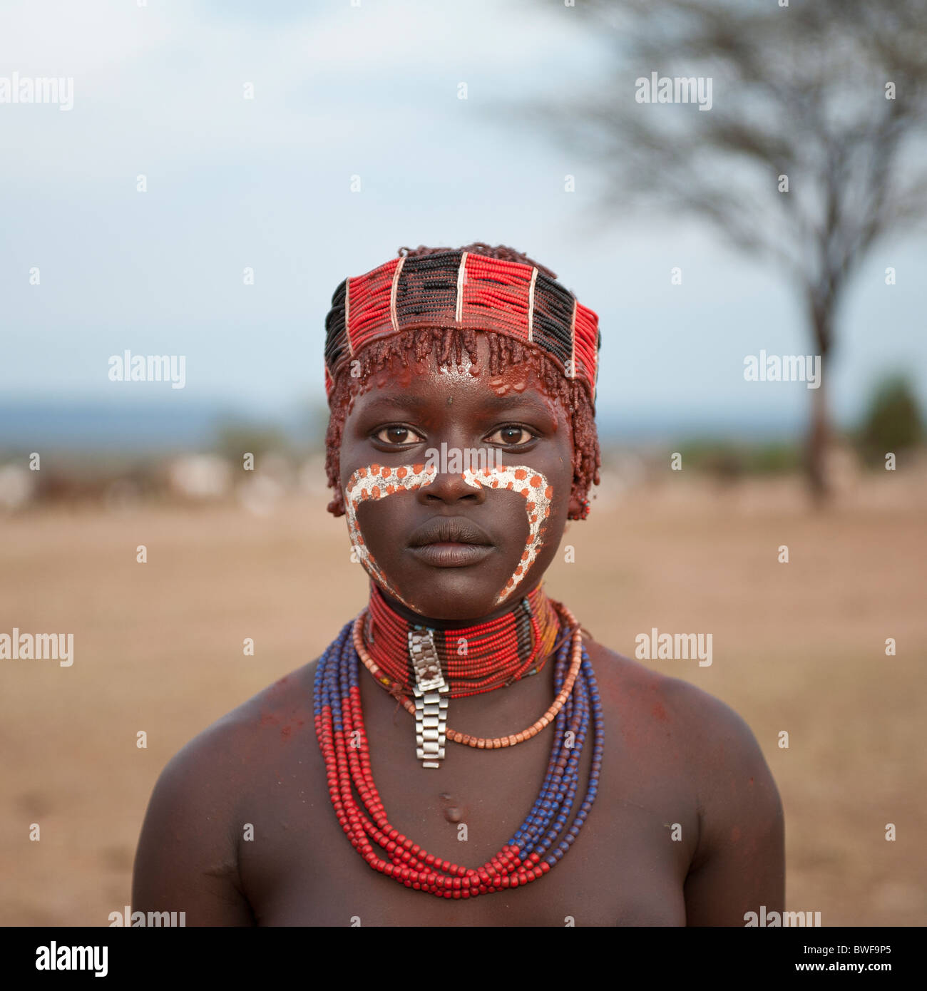 Young Hamar women with facial paintings, colorful necklaces and head ...